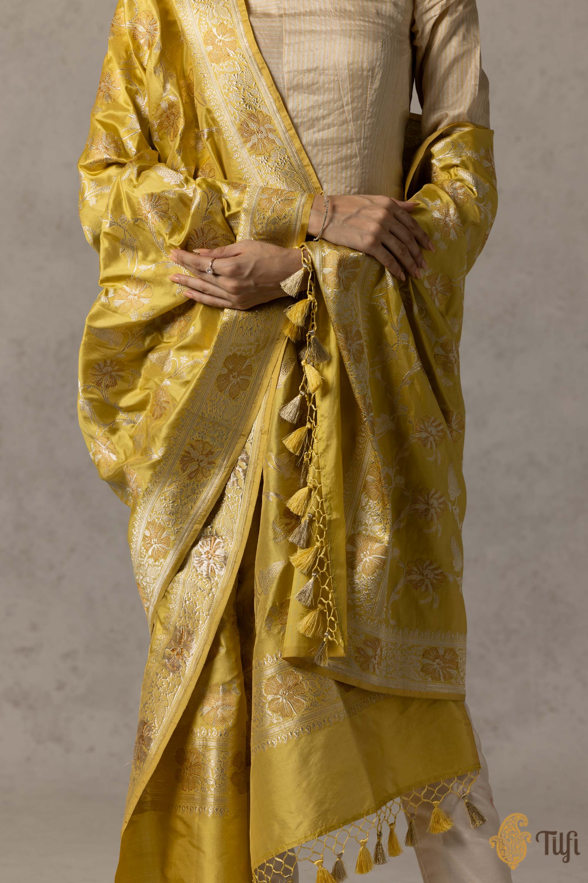 Pastel Lime Green Pure Katan Silk Banarasi Kadwa Handloom Dupatta - Tilfi