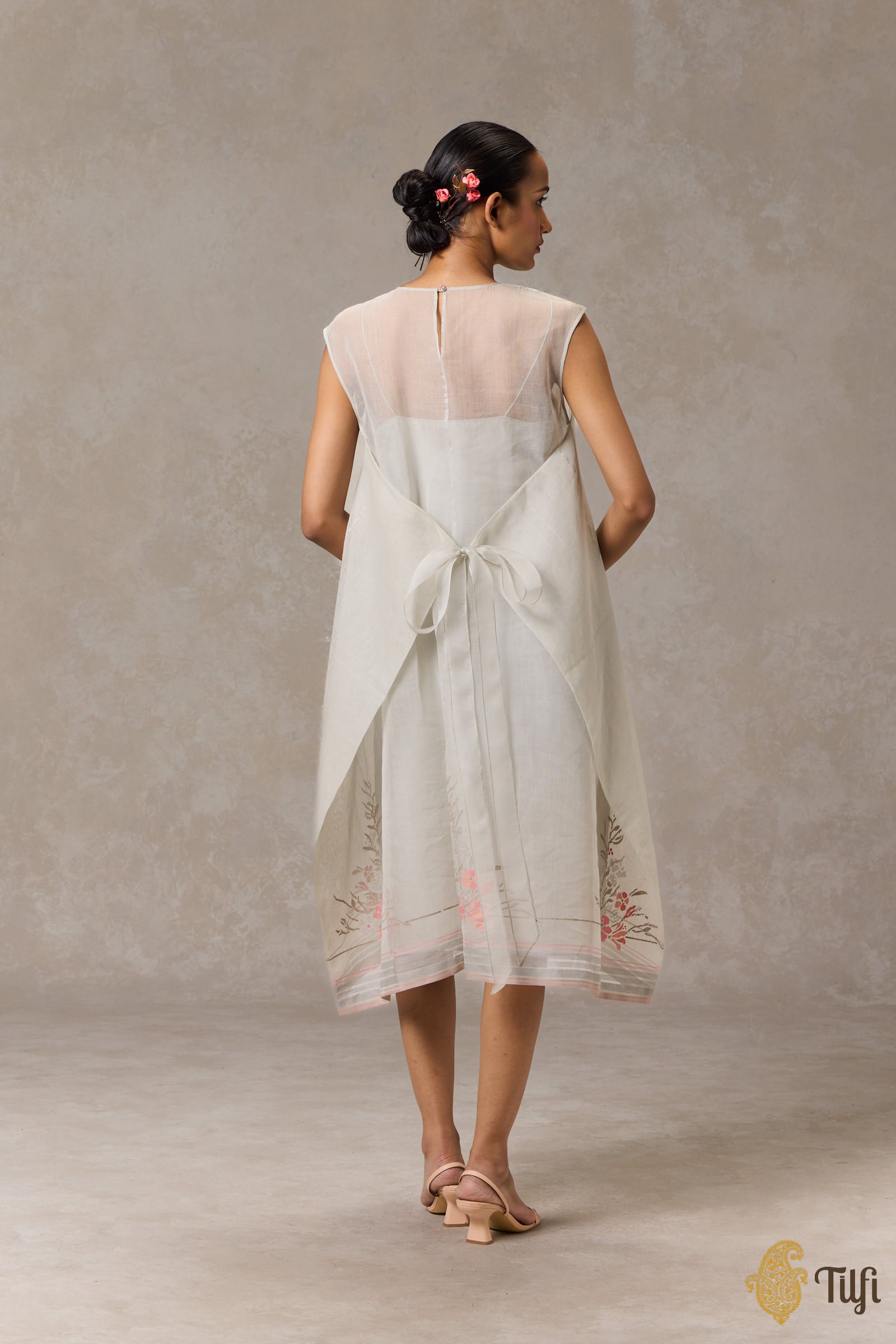 'Nageire' Light Grey Pure Cotton Jamdani Real Zari Banarasi Handloom D ...