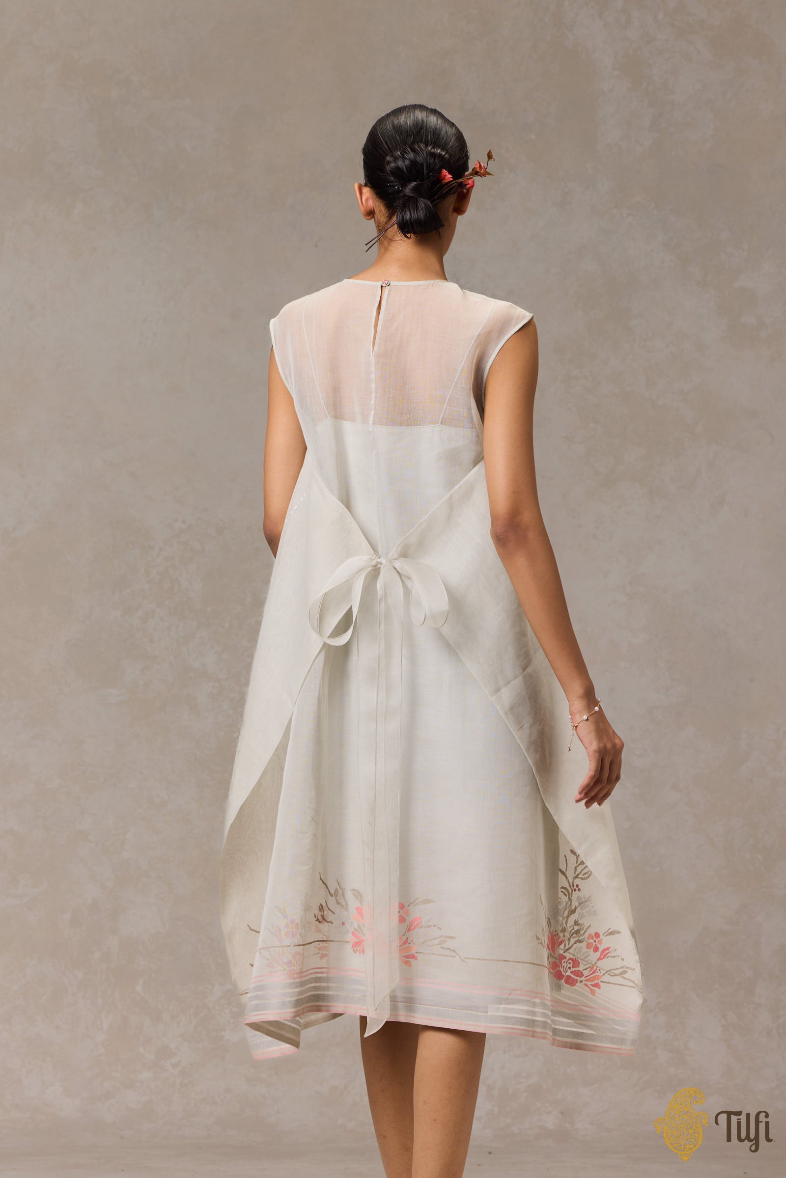 'Nageire' Light Grey Pure Cotton Jamdani Real Zari Banarasi Handloom D ...