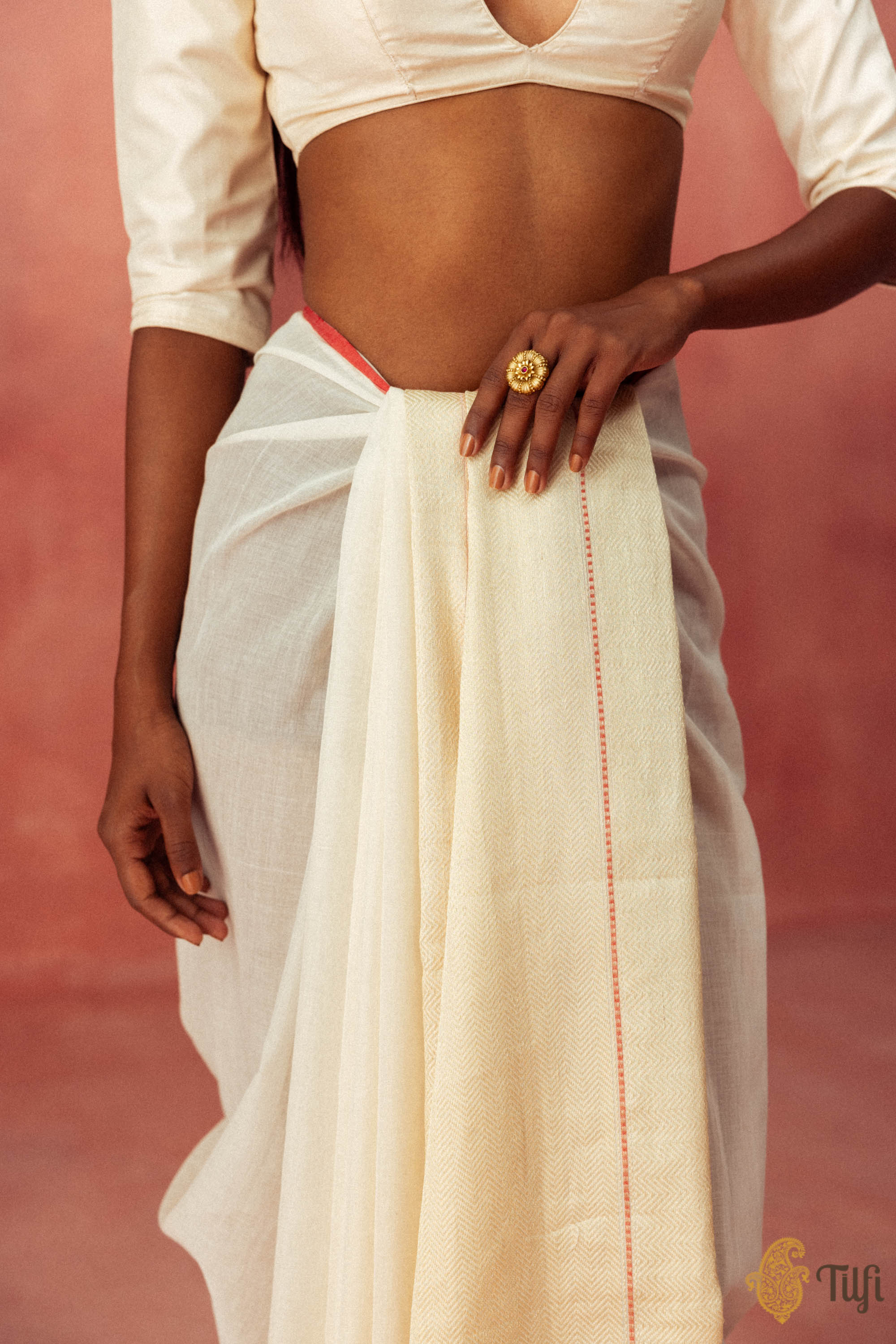 Off-White Pure Cotton Banarasi Handloom Saree - Tilfi