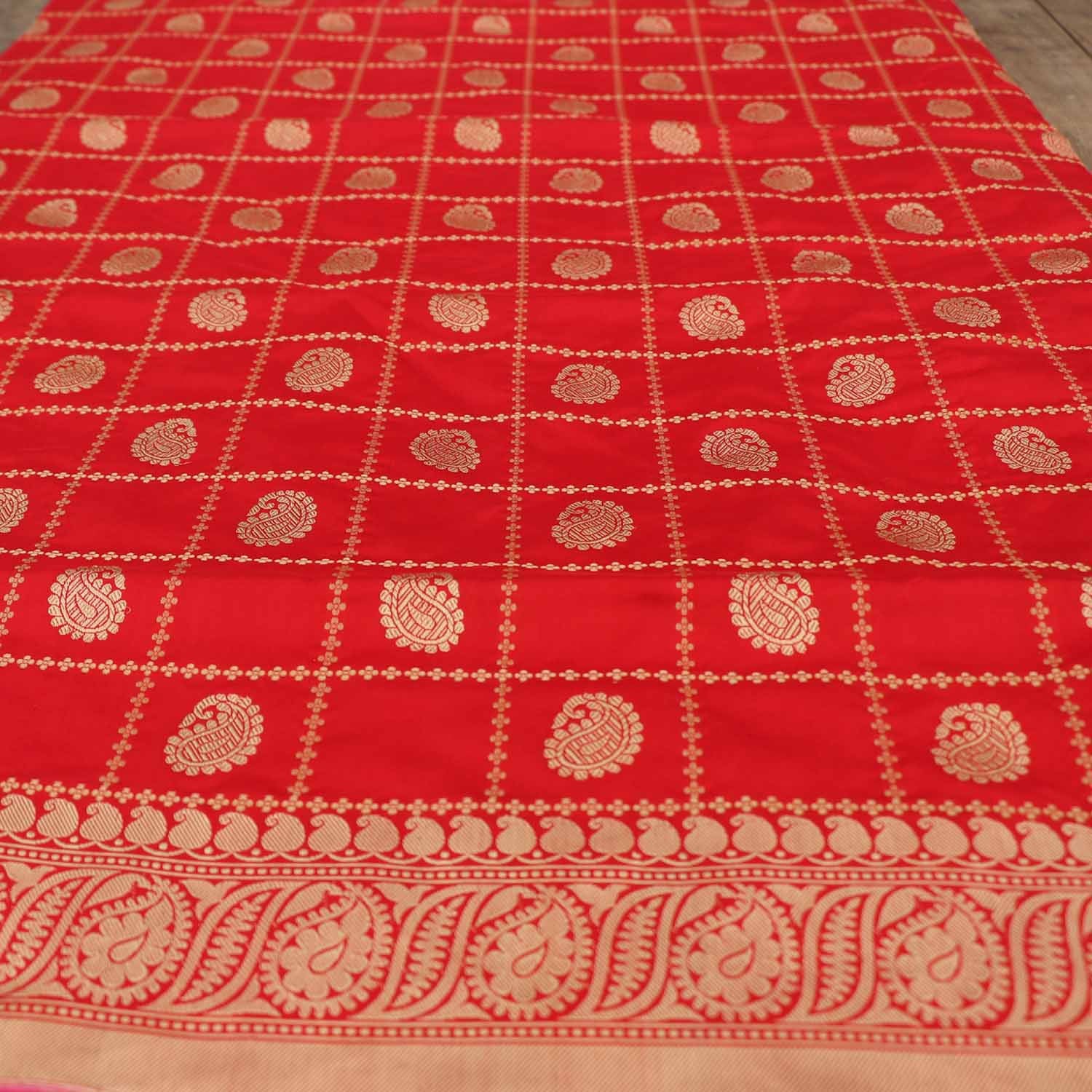 'Ragini' Red Pure Katan Silk Banarasi Handloom Saree - Tilfi