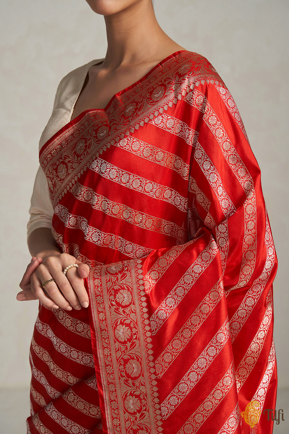 'Hasanthi' Red Pure Katan Silk Banarasi Handloom Saree - Tilfi