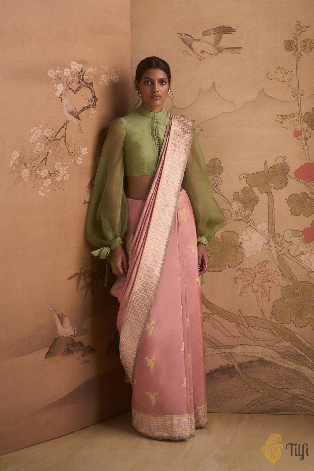 'Sunday Sparrows' Coral Peach Pure Katan Silk Banarasi Handloom Saree ...